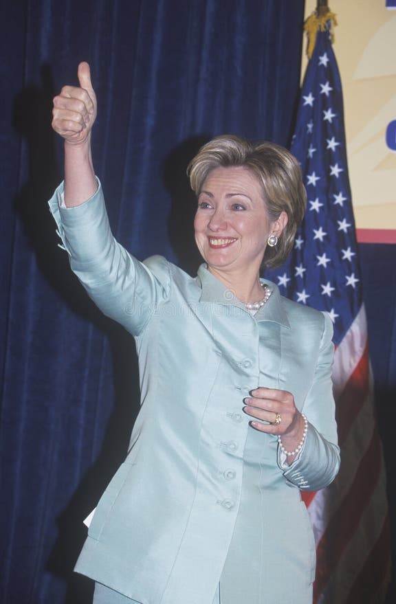 Hillary Rodham Clinton editorial photography. Image of thumbs - 26277902