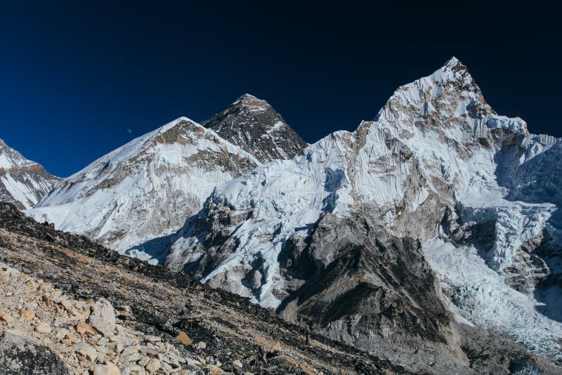 Himalaja stockfoto. Bild von senke, yaks, gipfel, felsen - 106966362