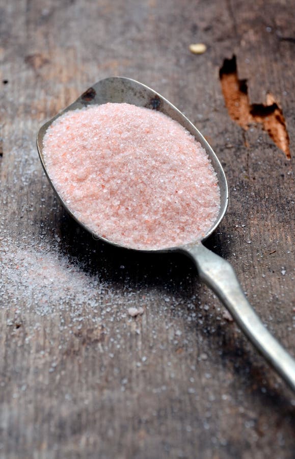Himalayan Pink Crystal Salt Stock Image - Image of studio, closeup ...