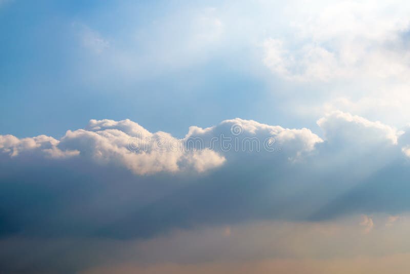 Himmel som moln i himlen fotografering för bildbyråer. Bild av tydlig ...