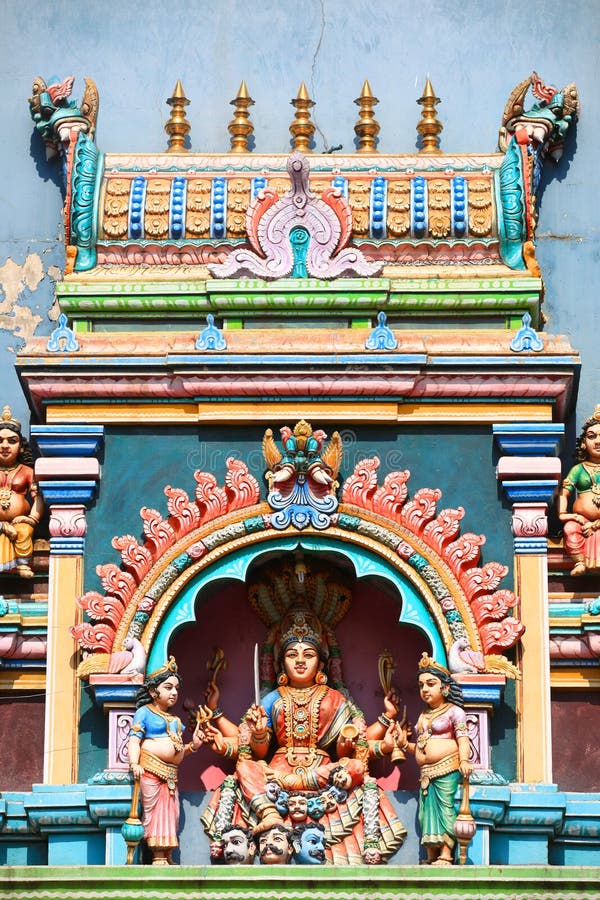 Hindu God and Goddess Lord Shiva and Parvathi Statues on Kailasagiri ...