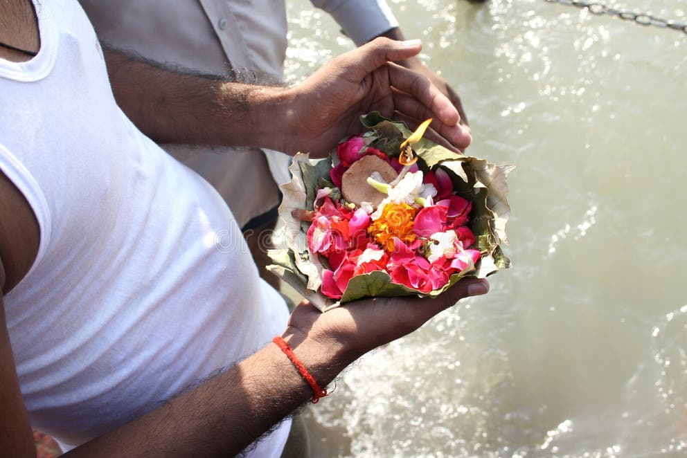 Hindu Offerings To the Ganges Stock Photo - Image of spirit, blue: 21358448