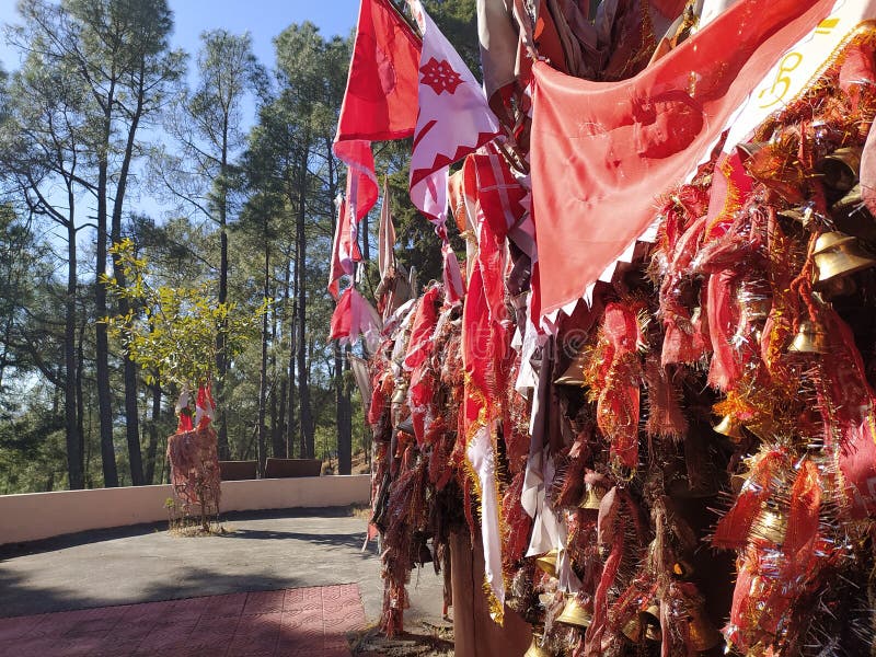 Hindu Temple , Rituals and Bells Golju Temple 库存图片 - 图片 包括有 仪式, 寺庙 ...