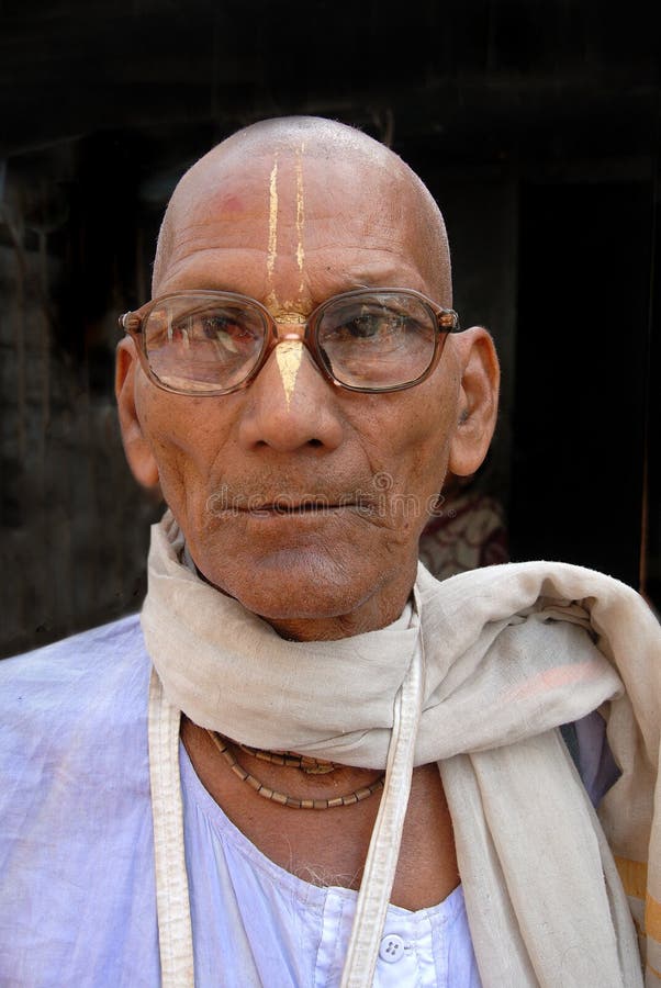 Hinduisim editorial photo. Image of devotee, dress, asia - 23779961
