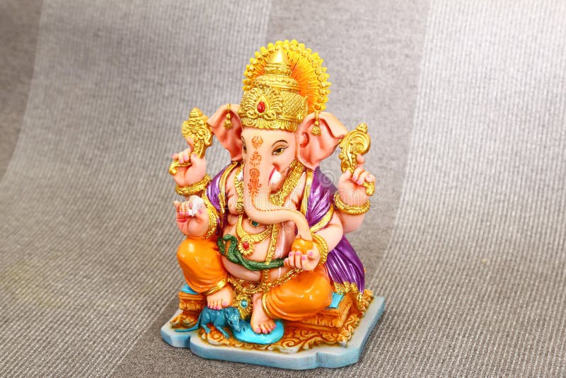 Hinduisk gud Ganesh fotografering för bildbyråer. Bild av lampa - 127228427