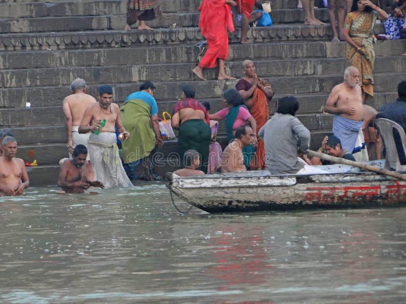 Hindus perform ritual puja editorial photography. Image of religion ...