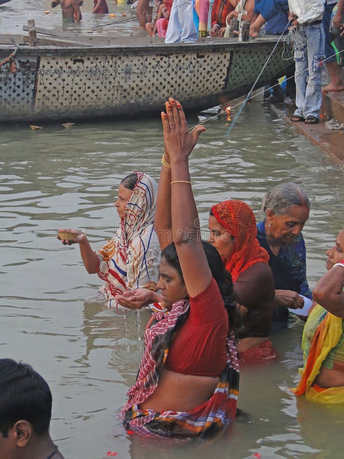 Hindu Pilgrims Take Holy Bath In The River Ganges Editorial Image ...