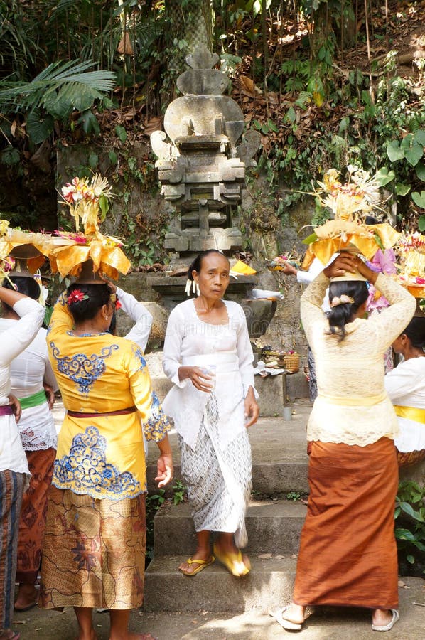 Hindus ritual editorial photography. Image of tourism - 45339387