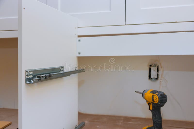 Hinge Drawers Assembly on Assembling Furniture Closets Cabinets ...