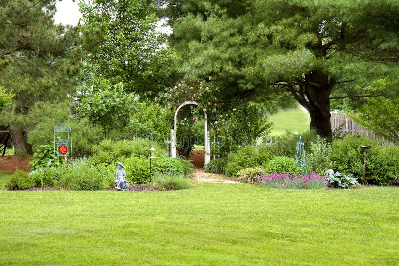 Hinterhof-Garten stockfoto. Bild von betriebe, saisonal - 19857268