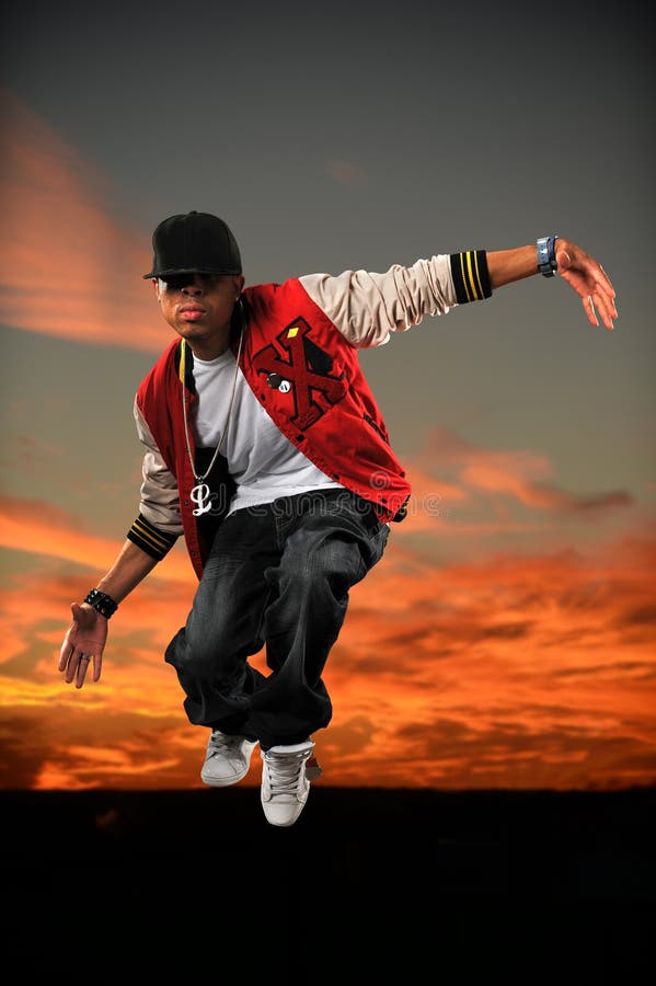 Hip Hop-Danser Jumping stock afbeelding. Image of toevallig - 36367151