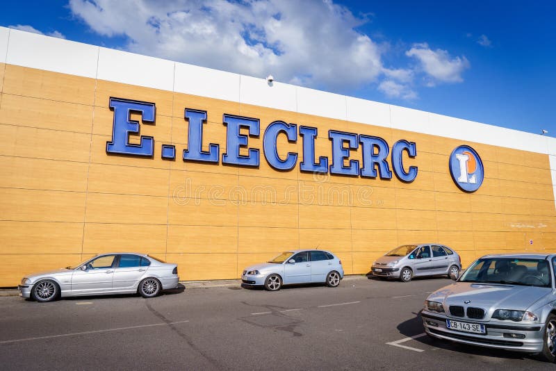Carro De La Compra De Leclerc Foto editorial - Imagen de encadenamiento ...
