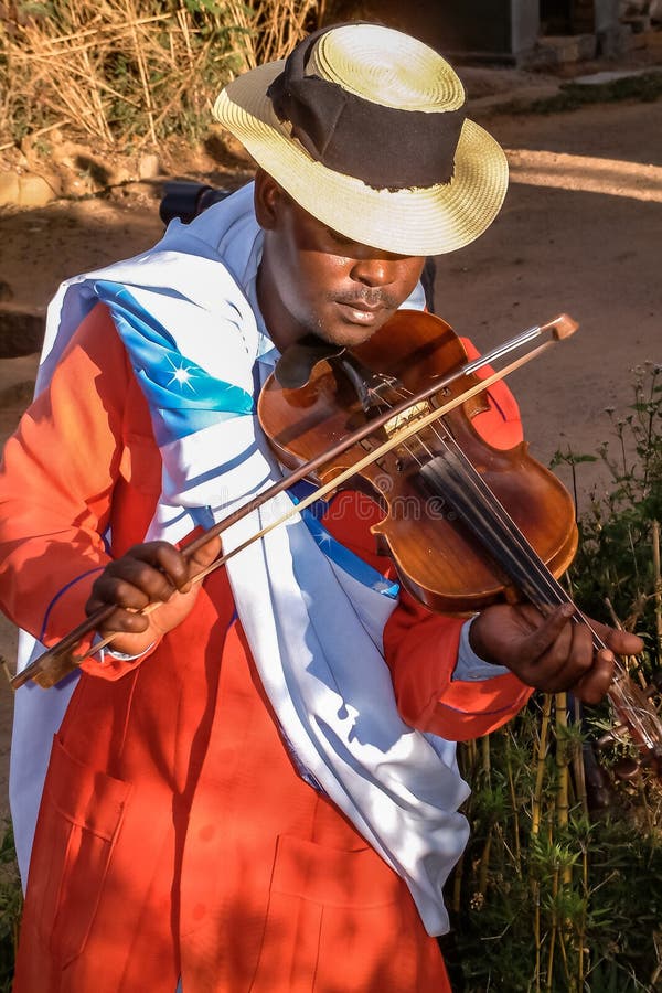 Hira Gasy editorial image. Image of music, dress, instrument - 26055680