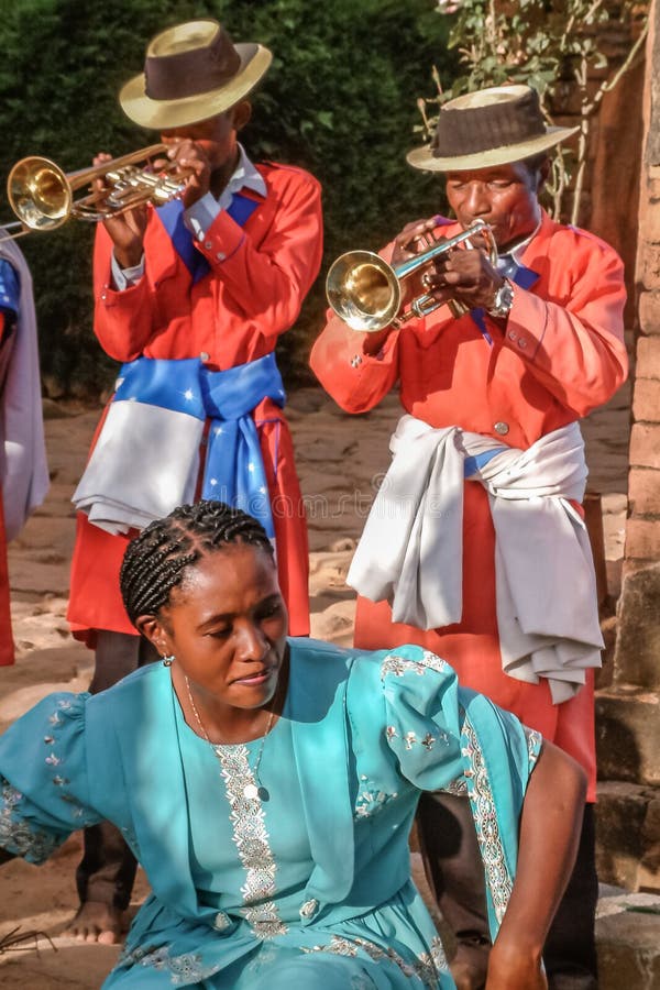 Hira Gasy editorial image. Image of music, dress, instrument - 26055680