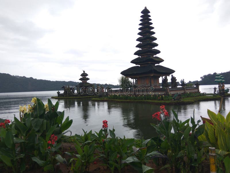Historia del lago bali foto de archivo. Imagen de lago - 205397974