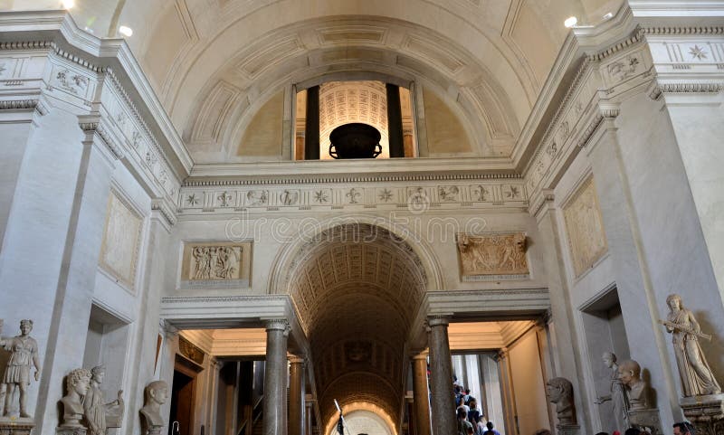 Historic Building and Gallery of Statues Editorial Photo - Image of ...