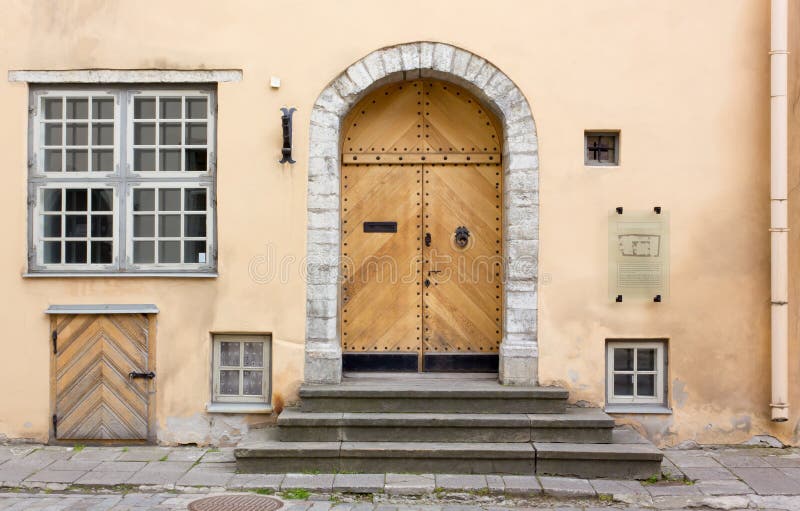 Historic Building S Front Gate Stock Image - Image of arch, history ...