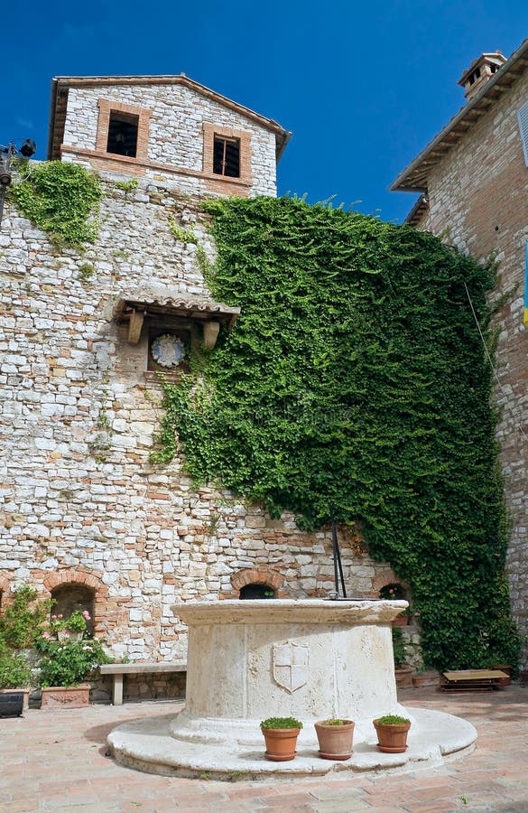 Historic circular well. stock image. Image of residential - 15636297