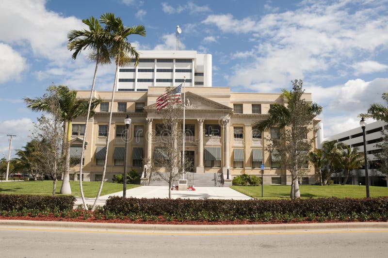 Historic Courthouse stock image. Image of flag, bushes - 23082541