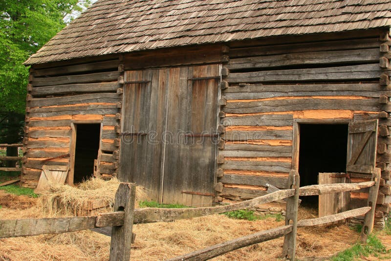 Historic Log Barn stock photo. Image of pennsylvania, fence - 2496738
