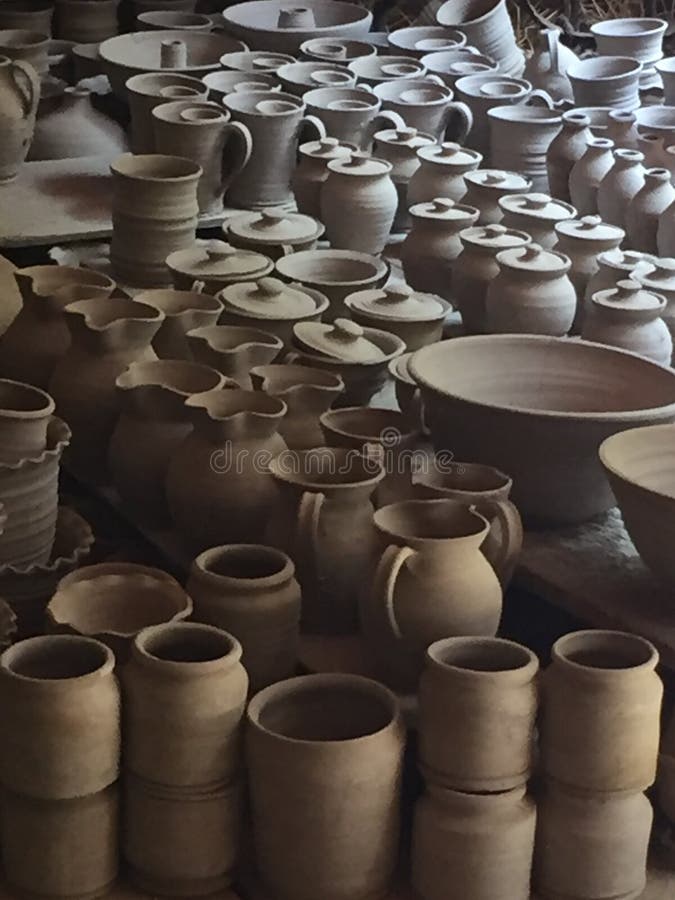 Historic pottery shop editorial stock image. Image of clay - 73813324
