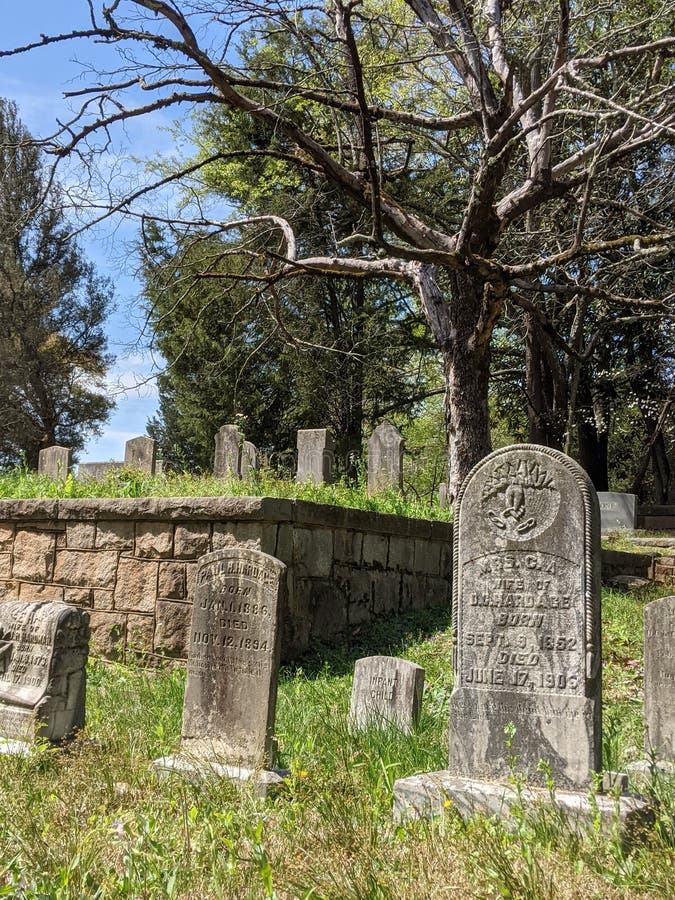 Historic Southern Graveyard, Cemetery Headstone Editorial Stock Photo ...