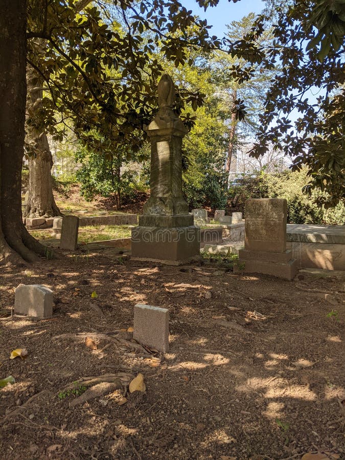 Historic Southern Graveyard, Cemetery Headstone Editorial Photo - Image ...