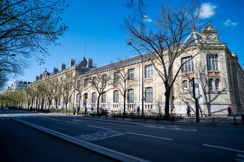 One of the Biggest Secondary School Voltaire in the 11st District of ...