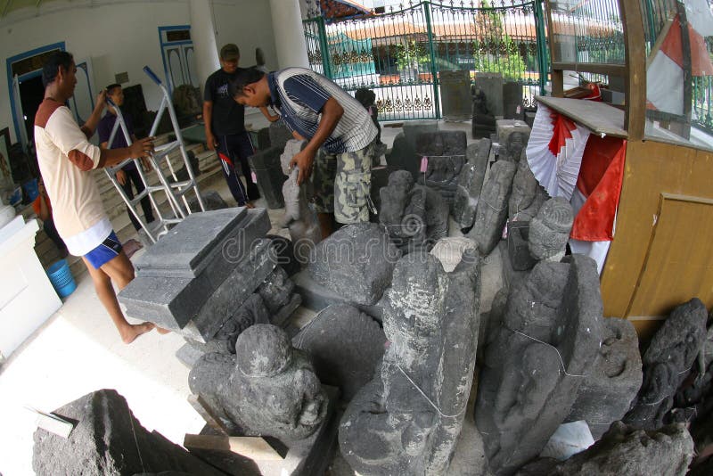 Historic stone statues editorial stock photo. Image of worker - 37774938