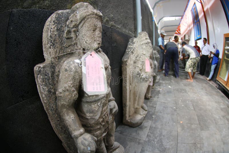 Historic stone statues editorial photo. Image of move - 37775026