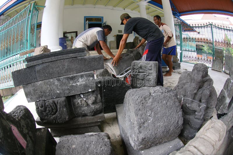 Historic stone statues editorial stock photo. Image of stone - 37775093