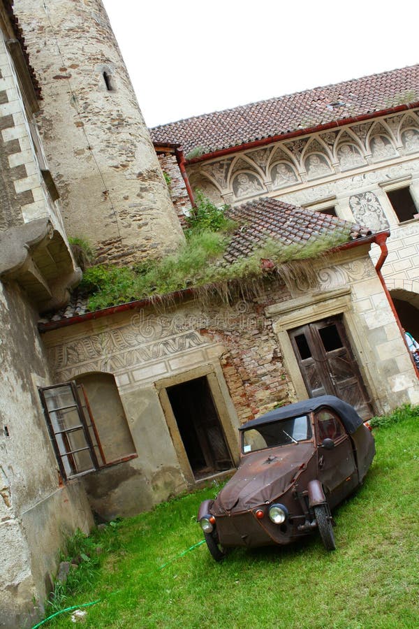 Historical Corner House in Knightsbridge Part of London. Red-white ...