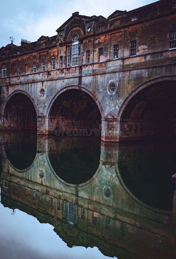 The Historical Pulteney Bridge in Bath, England Stock Photo - Image of ...