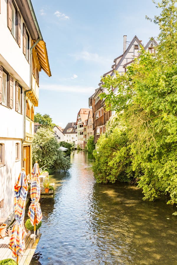 Historische Alte Stadt Von Ulm Stockfoto - Bild von viertel, wasser ...
