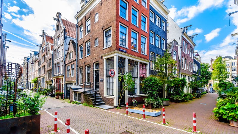 Historische Huizen in Het Centrum Van Amsterdam in Redactionele ...