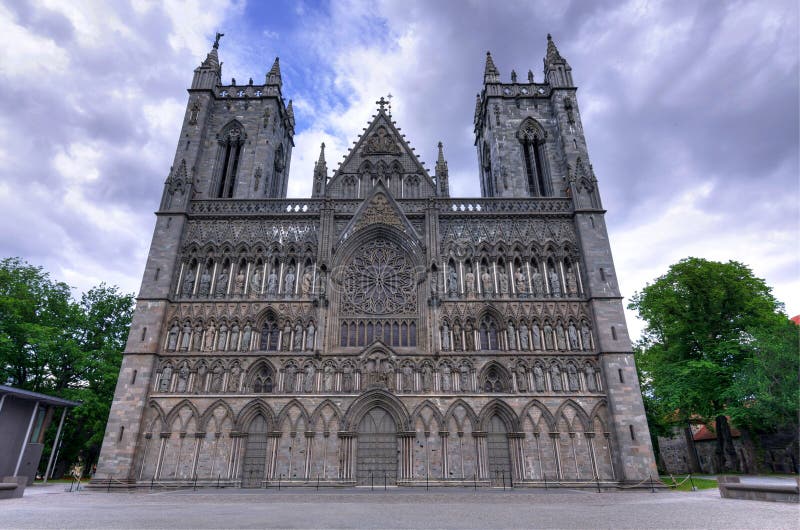 Historische Kathedrale in Trondheim Stockbild - Bild von kirche ...