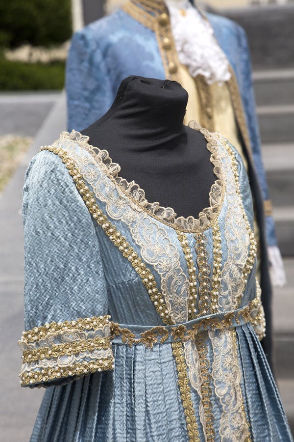 Historisches Kleid Des Bourbon-Alters in Neapel Stockfoto - Bild von ...