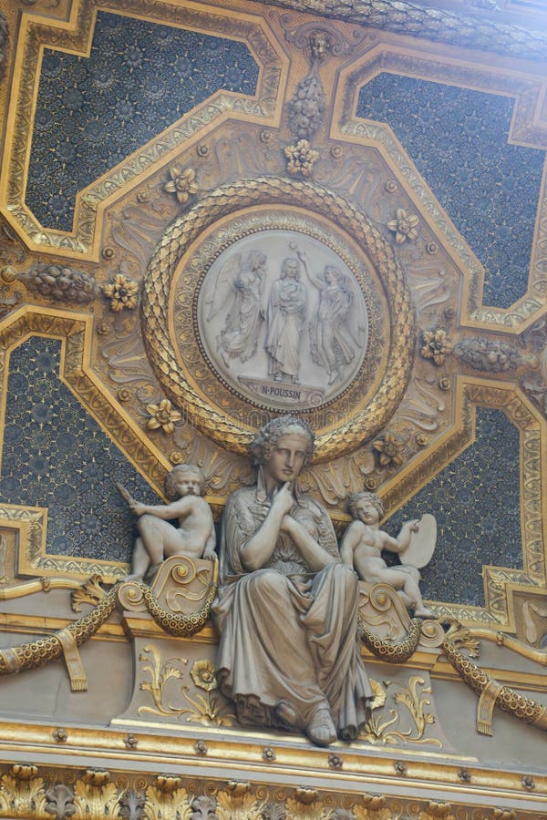 Historiska Statyer - Louvre, Paris Redaktionell Arkivfoto - Bild av ...