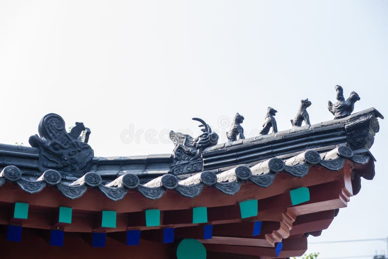 China`s ancient temples stock photo. Image of statuesn - 102751126
