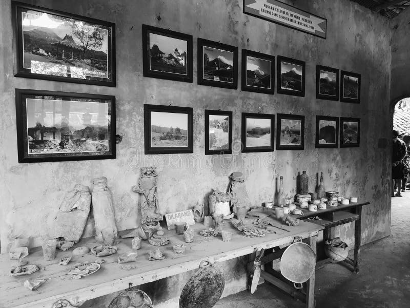 History of Merapi eruption editorial stock image. Image of wood - 259372304