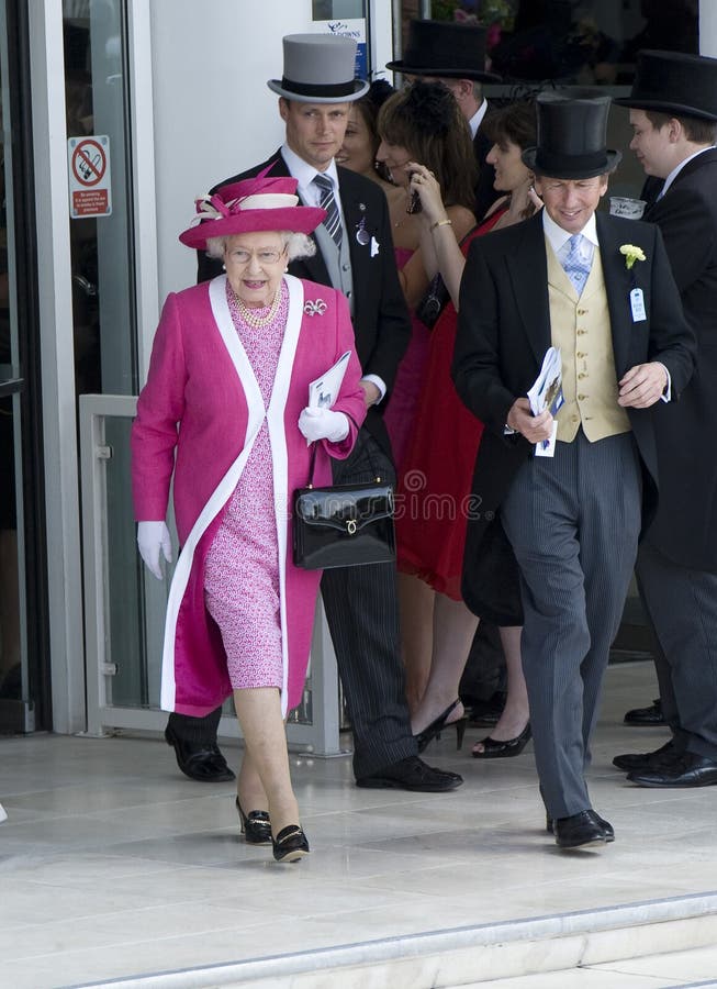 SM a Rainha Elizabeth imagem de stock editorial. Imagem de surrey ...