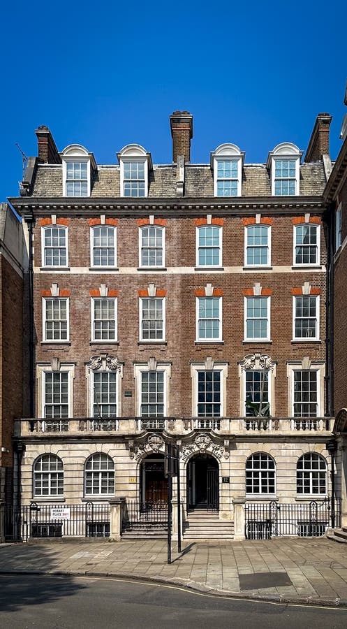 London-Hobart Place editorial photo. Image of urban - 396058996