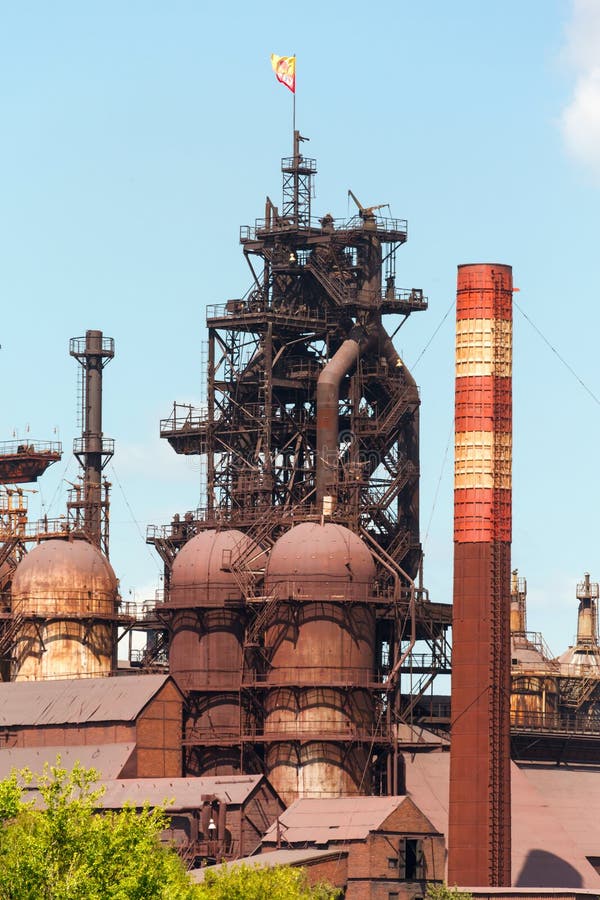 Hochofen An Der Stahlindustrie Stockbild - Bild von gebäude, kohle ...