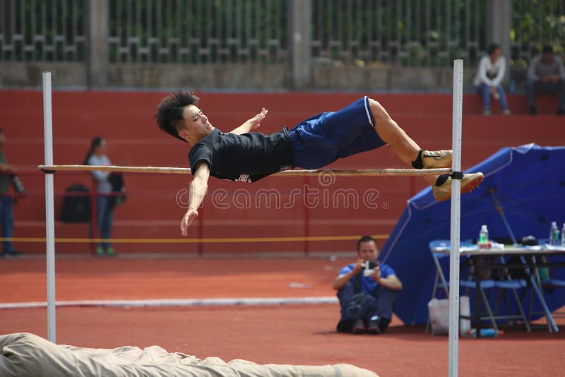 Auf dem Hochsprung redaktionelles bild. Bild von athletik - 130455900