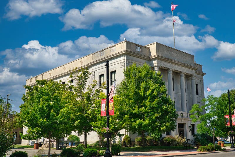 Hocking County Courthouse, Logan Oh. 2024 Editorial Stock Photo - Image ...