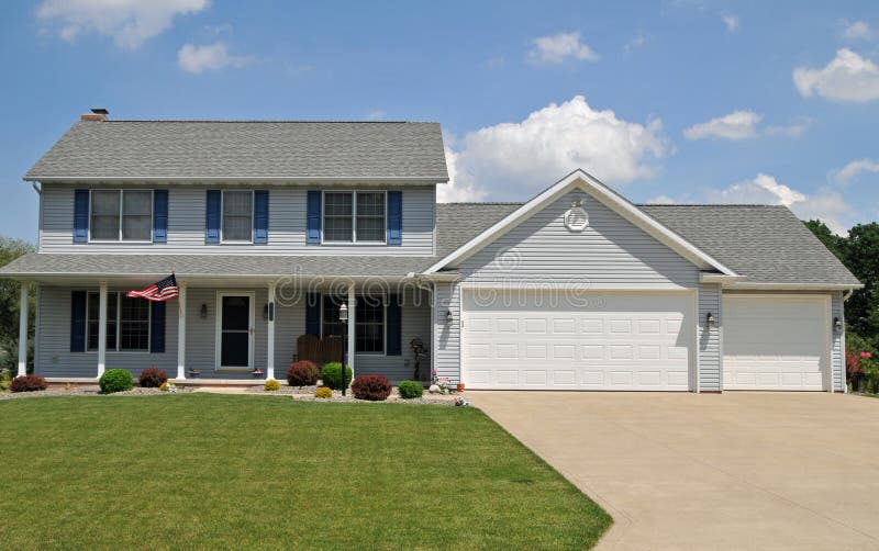 Hogar Colonial Moderno Del Estilo Imagen de archivo - Imagen de ...