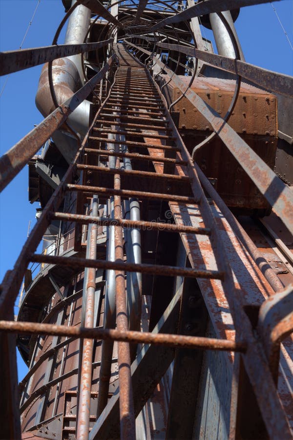 Hoge ladder stock afbeelding. Image of bederf, vrees - 30435641