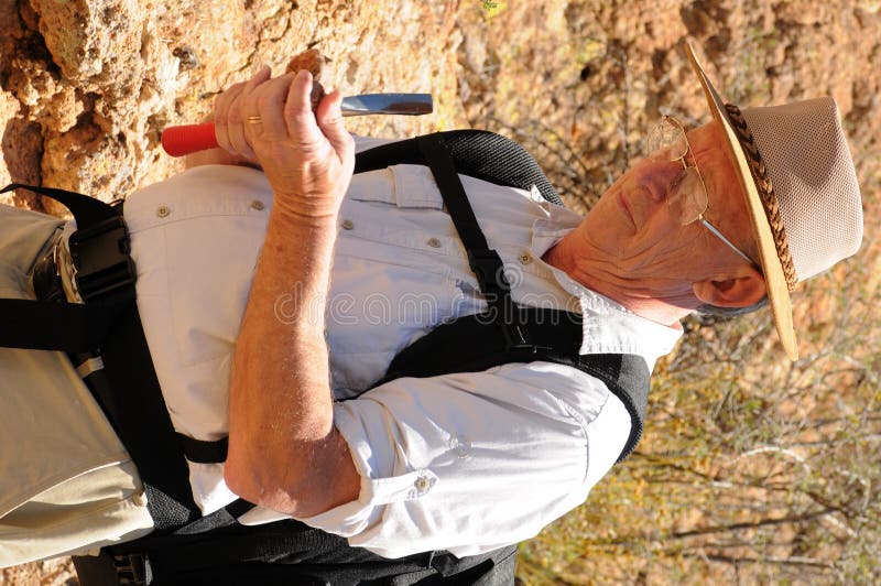 Hogere Geoloog stock foto. Image of ontdekking, hoed, oudste - 9053308