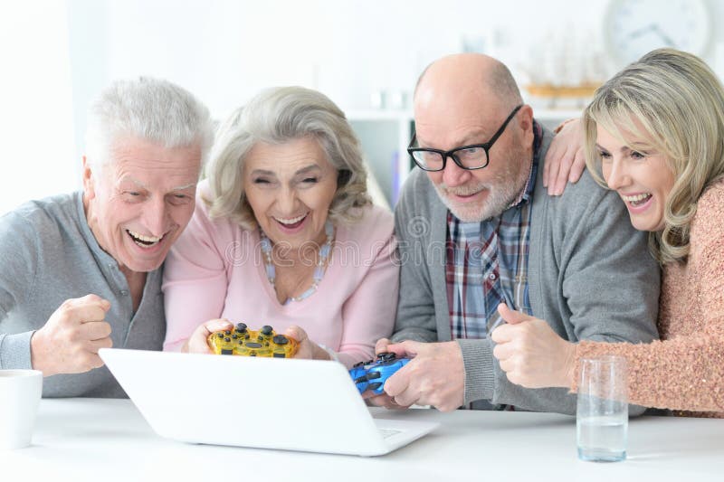 Hogere Paren Die Computerspel Spelen Stock Afbeelding - Image of ...