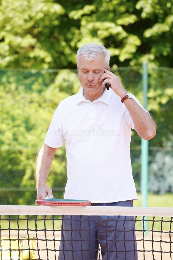 Tennisbus Die Een Gehandicapte Speler De Backhand Onderwijzen Stock ...